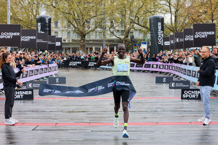 Historisch: Mark Kiptoo gewinnt Zürich Marathon zum dritten Mal in ...